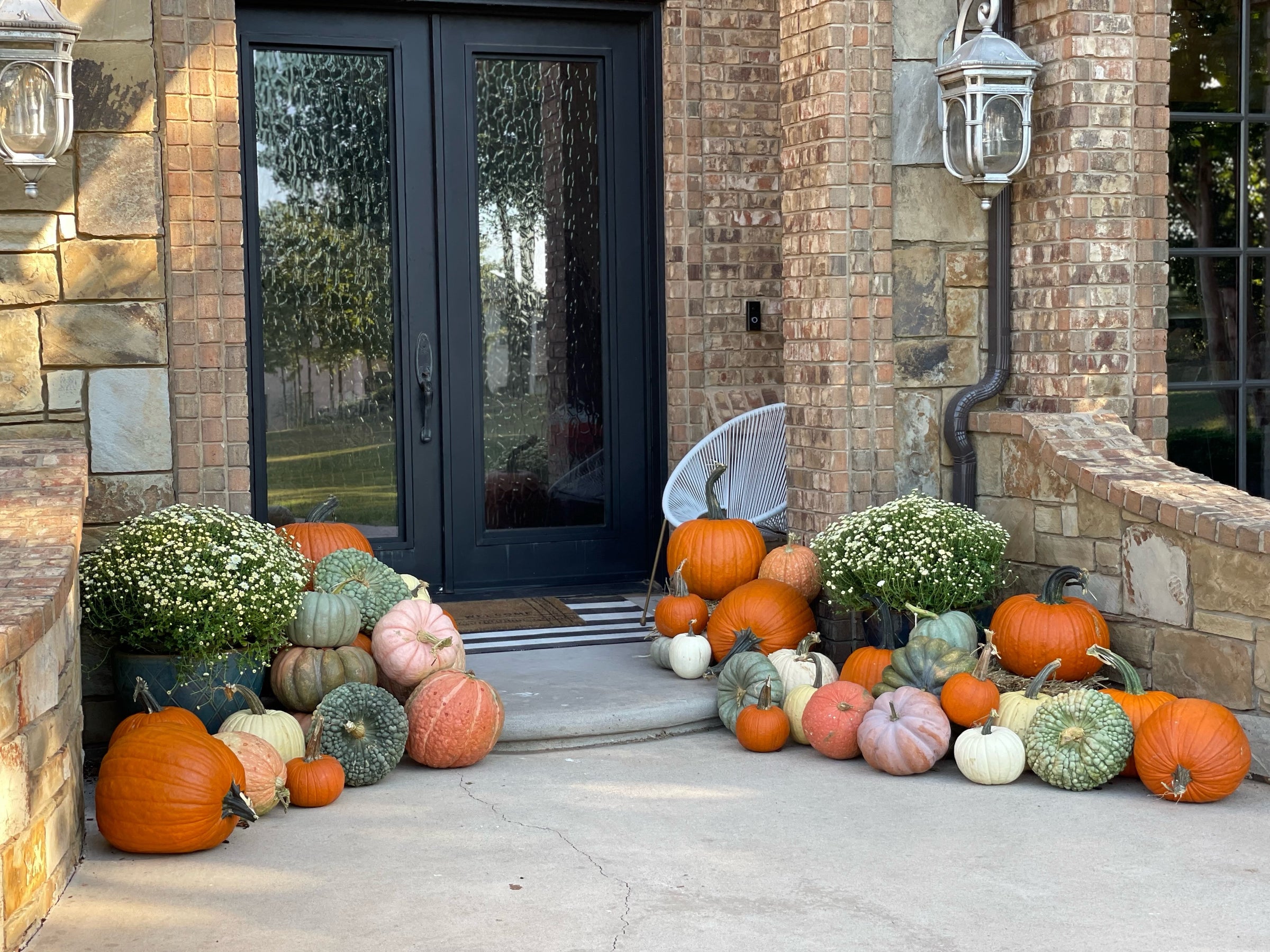 pumpkin doorstep display